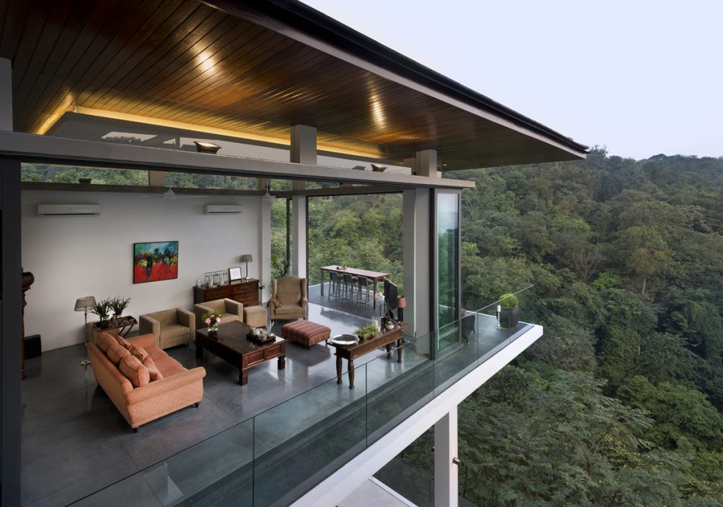 Dramatic Modern House In a Lush Urban Forest Reserve