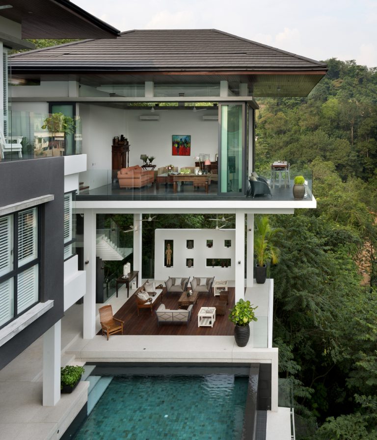 Dramatic Modern House In a Lush Urban Forest Reserve