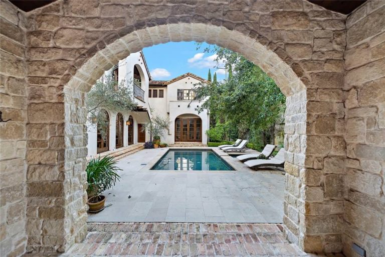 Spanish Mediterranean Estate with Classic Courtyard Design