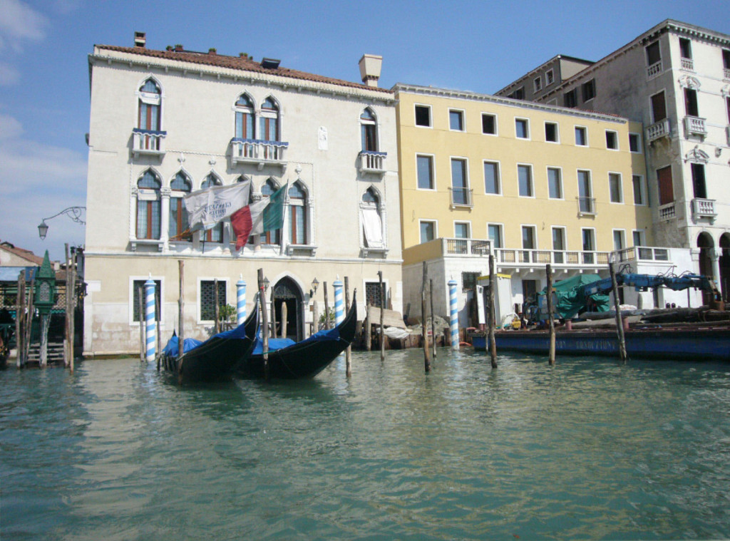 Contemporary Eclectic Interior Design Of A Venice Home | iDesignArch ...