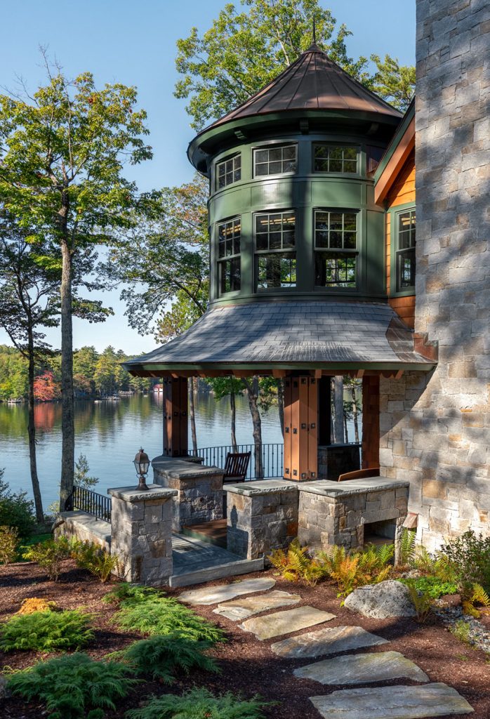 Lakeside Estate: A Harmonious Blend of Nature & Architecture