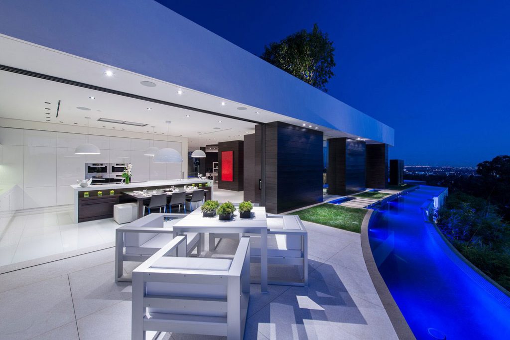 World-Class Beverly Hills Contemporary Luxury Home With Dramatic Views ...