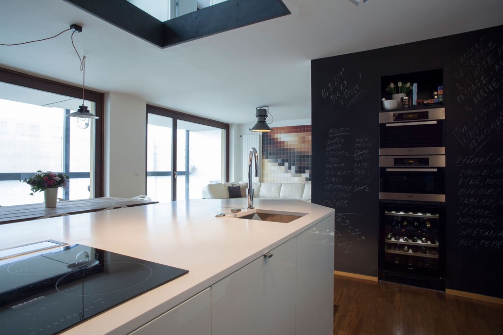 Triplex Loft Apartment Maximizes Natural Light | iDesignArch | Interior ...