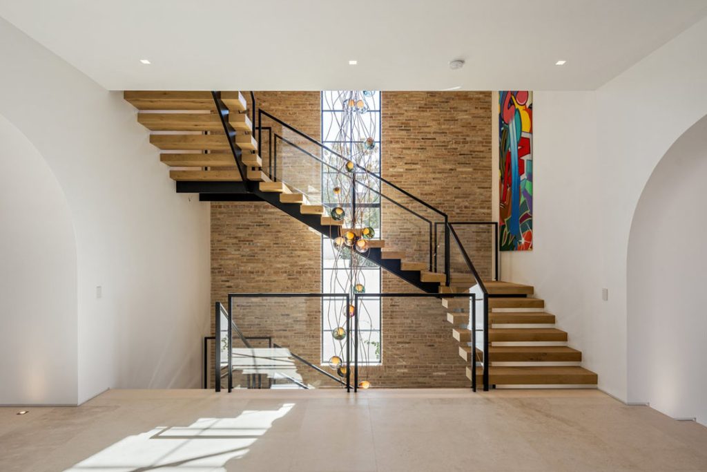 Exquisite Hilltop Dream Estate with Captivating Coastline View