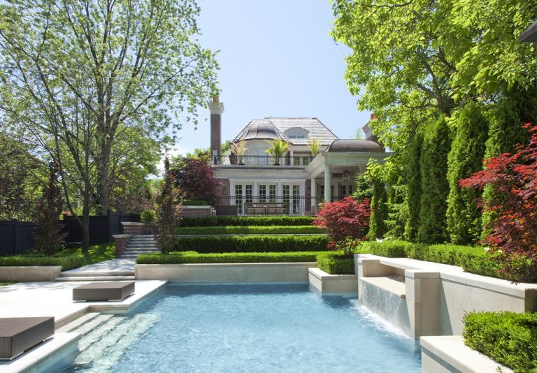 Elegant Luxury Homes Landscaping Offers Peaceful Urban Living ...