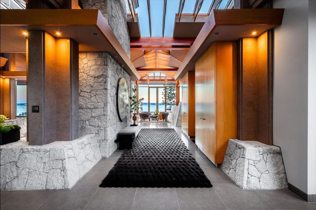 West Coast Modern Waterfront Estate with Cutting-Edge Design