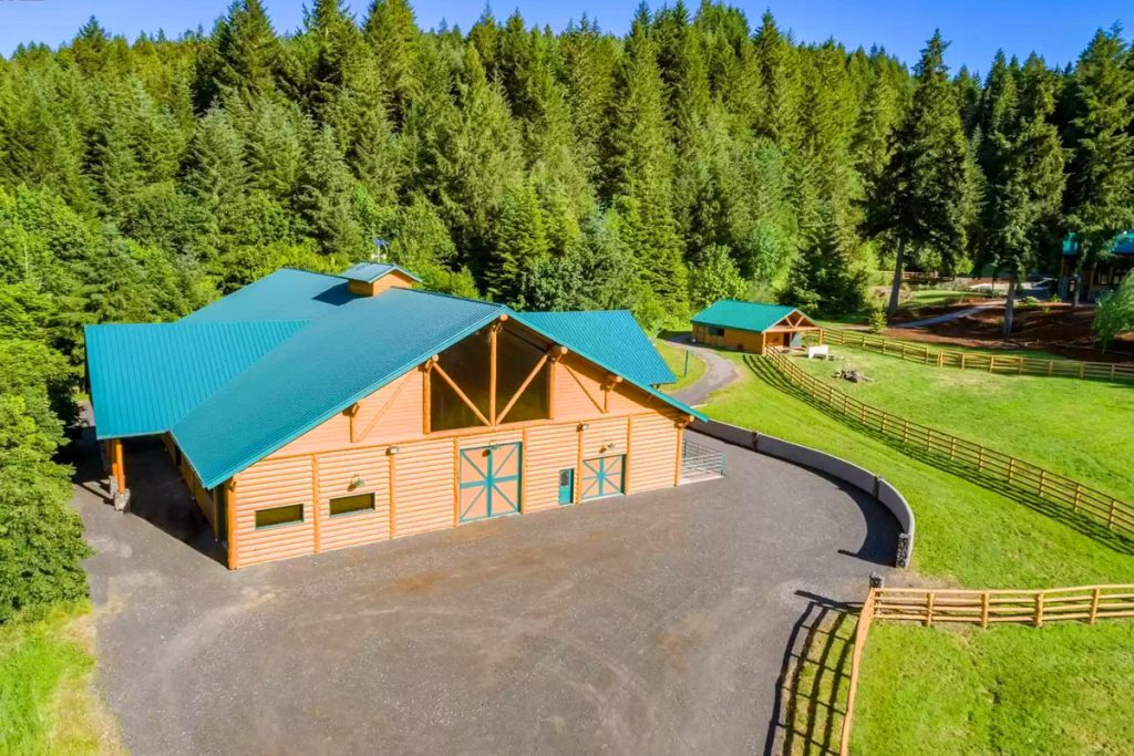 Timeless Pacific Northwest Country Ranch in a Wooded Setting