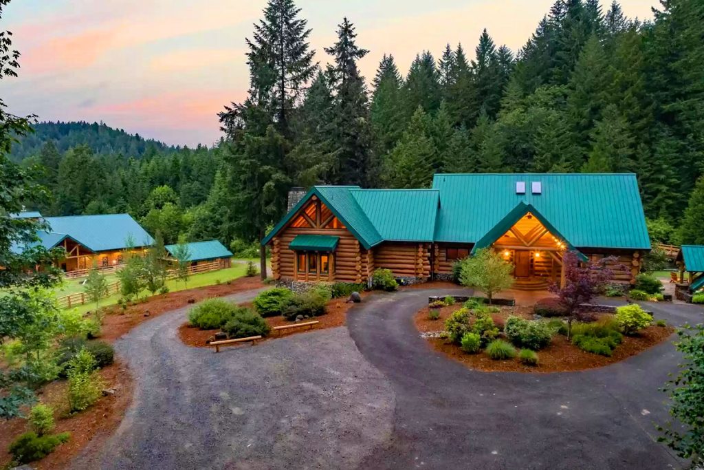 Timeless Pacific Northwest Country Ranch in a Wooded Setting