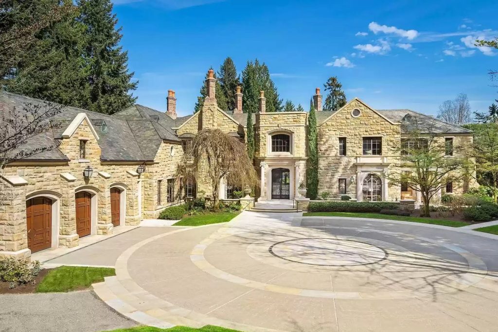 Impressive Sandstone Mansion with Classical Architecture