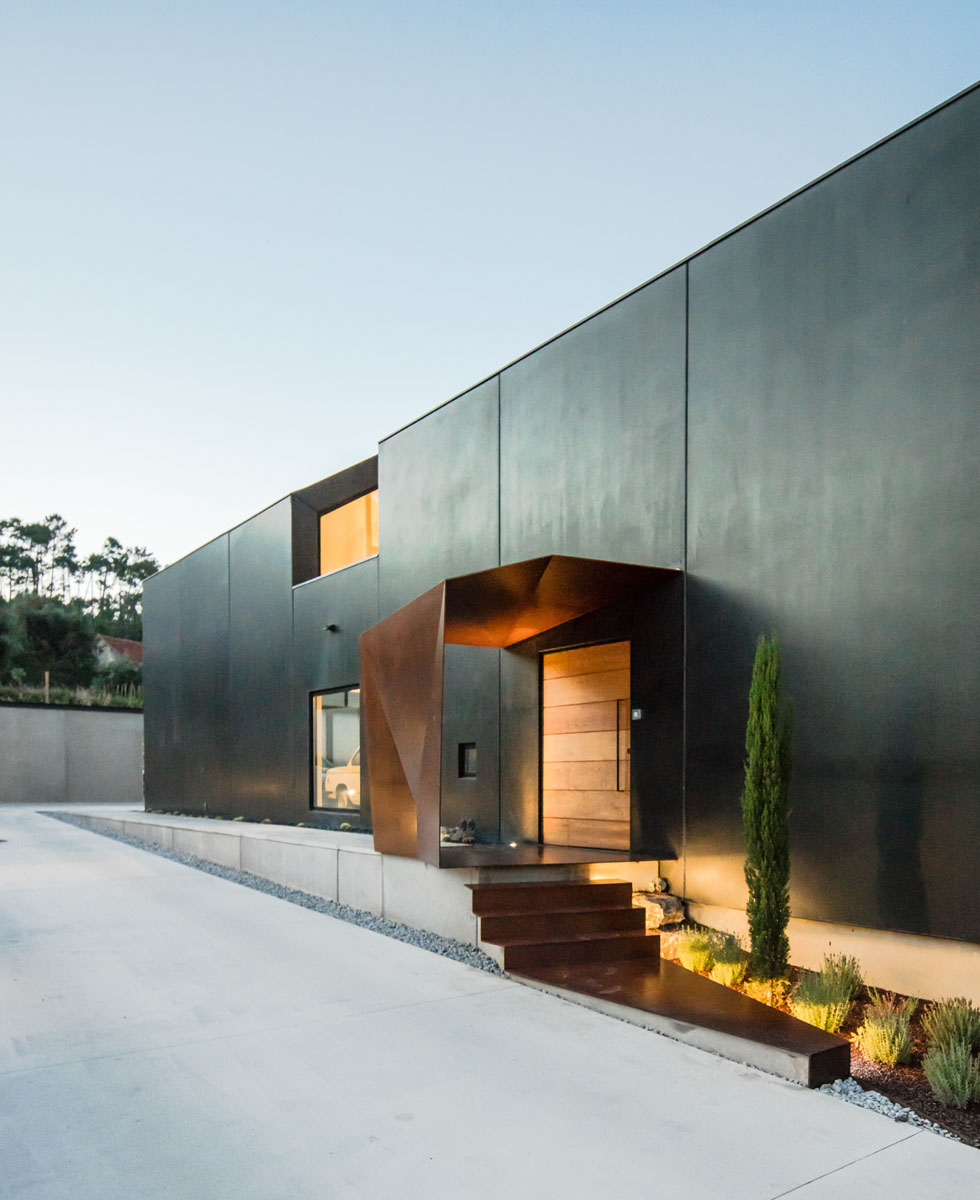 Geometric Proportional House Built on a Rectangular Piece of Land ...