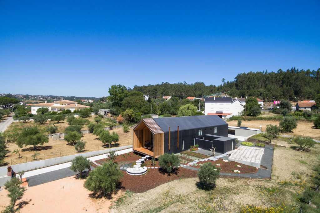 Geometric Proportional House Built on a Rectangular Piece of Land ...