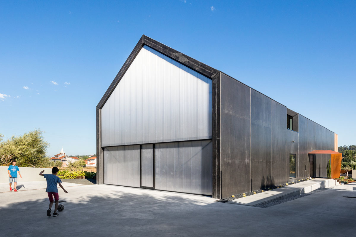 Geometric Proportional House Built on a Rectangular Piece of Land ...