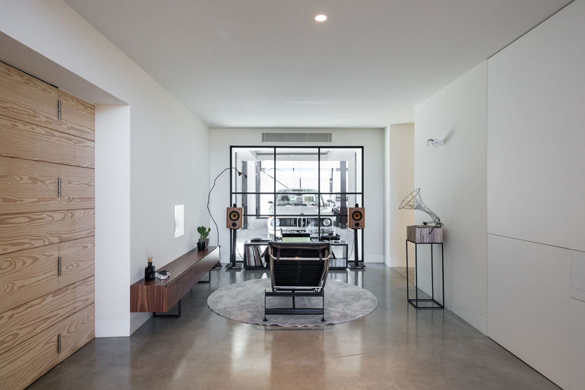 Geometric Proportional House Built on a Rectangular Piece of Land ...