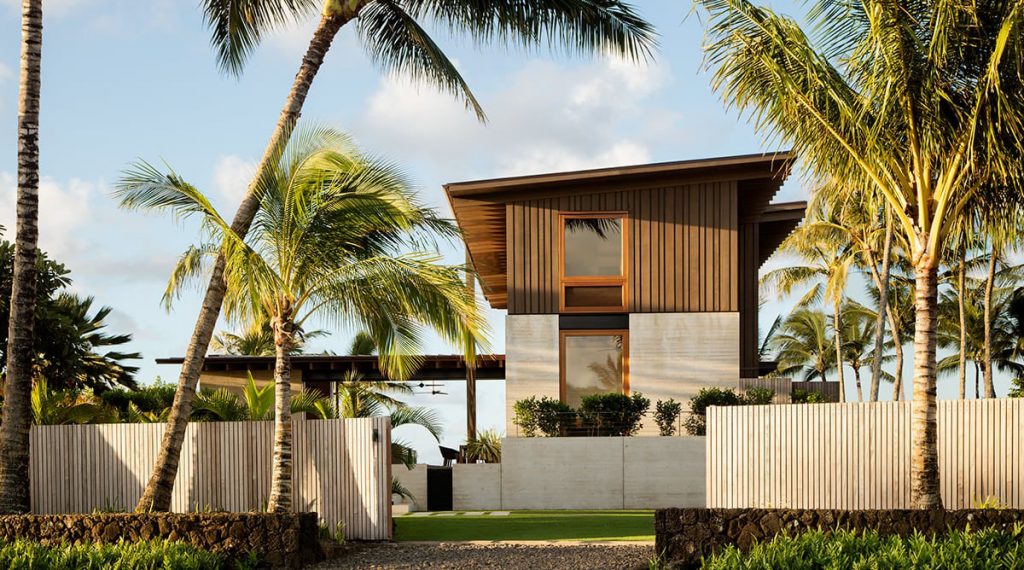 Contemporary House Captures the Informal Elegance of Hawaiian Beach ...