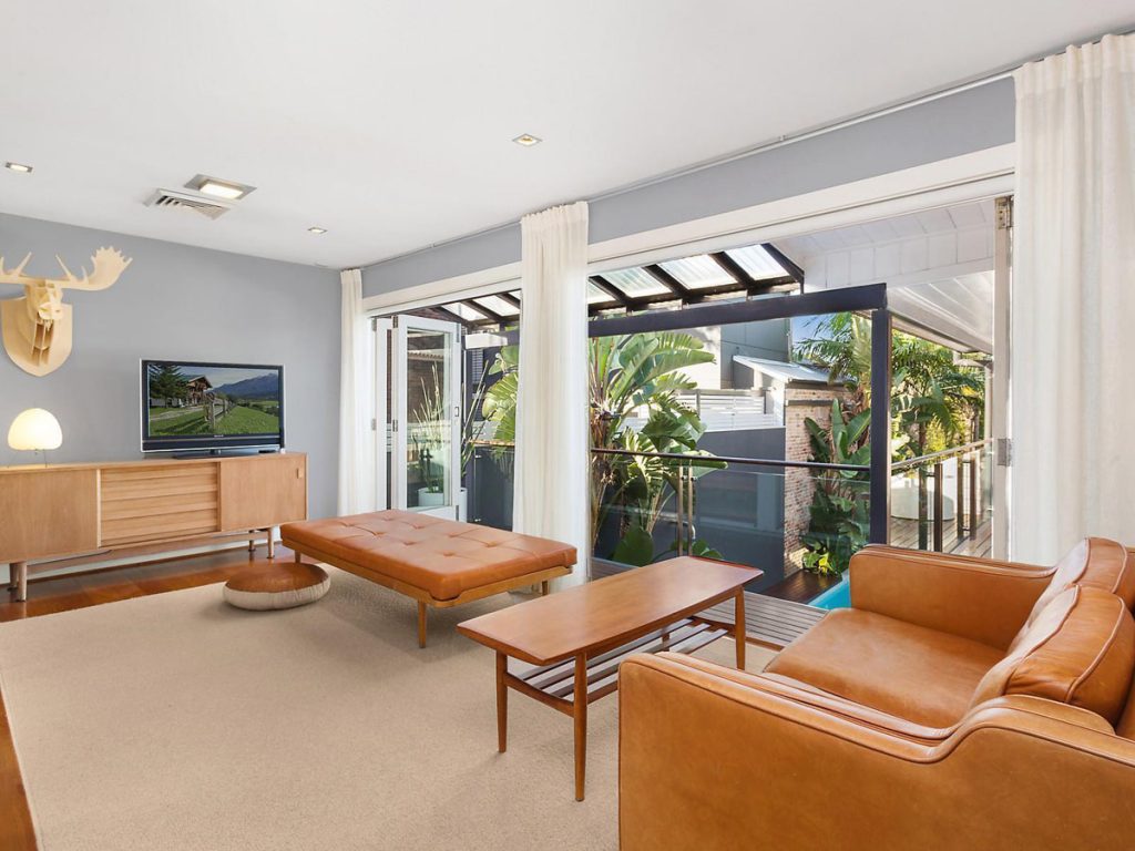 Unique Suburban Modern Home with Courtyard Swimming Pool