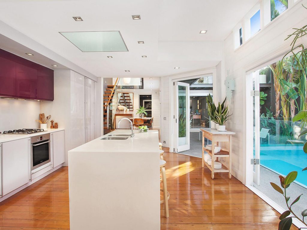 Unique Suburban Modern Home with Courtyard Swimming Pool