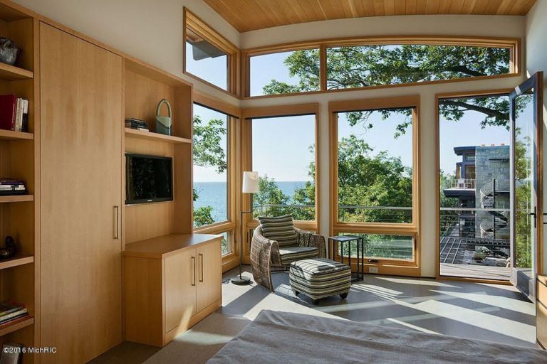 Spectacular Modern Architectural Masterpiece on Lake Michigan