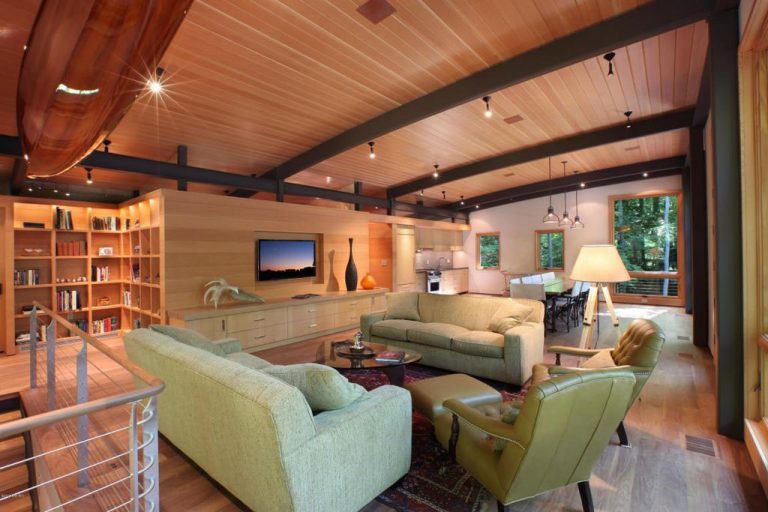 Spectacular Modern Architectural Masterpiece on Lake Michigan