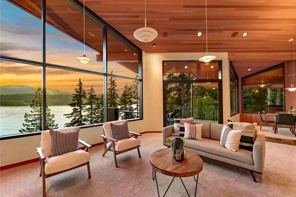 Modern Lake House Makes Iconic Architectural Statement