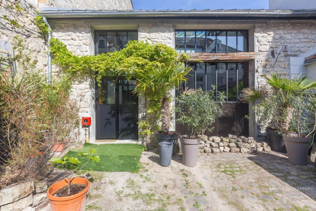 Former Stable Near Paris Converted into a Modern Residential Loft ...