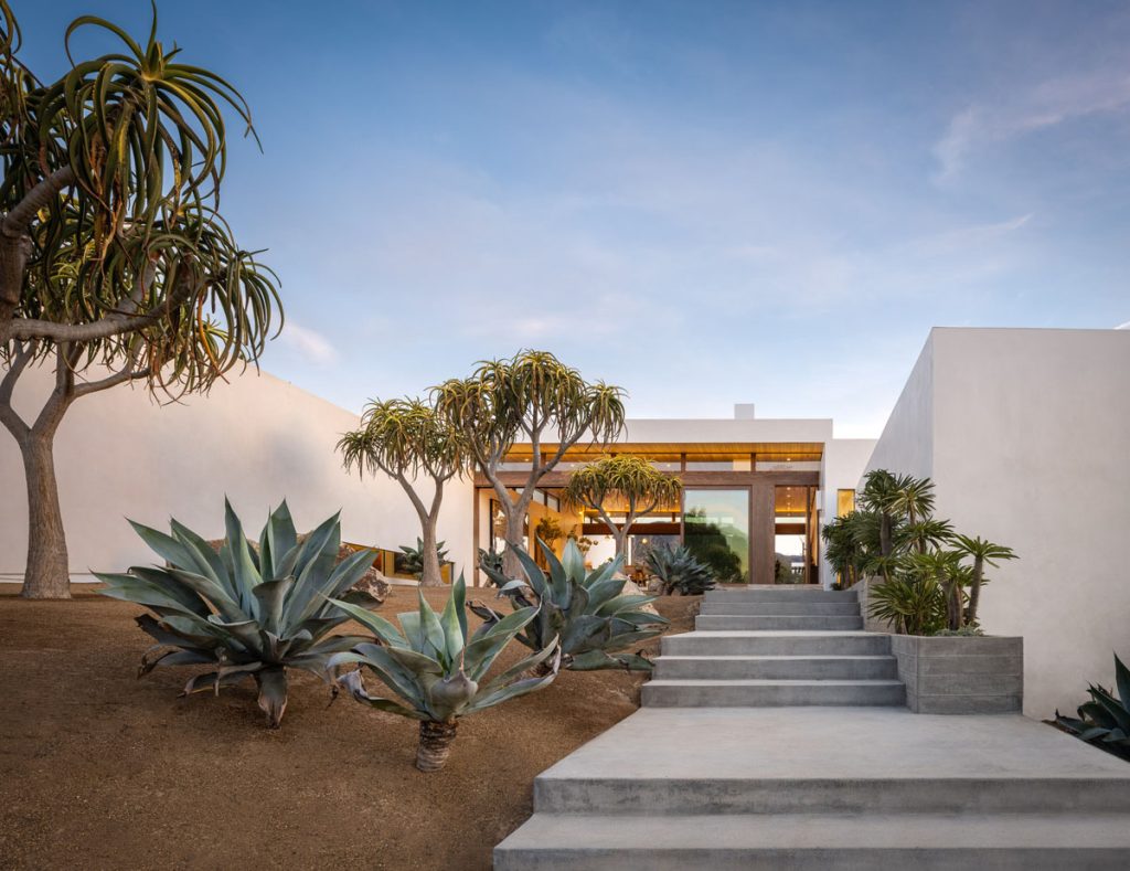 Resort-Style Minimalist Oasis with Intimate Courtyards