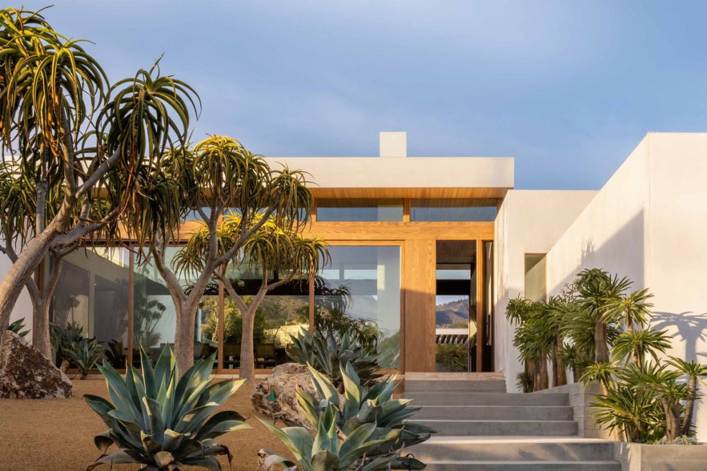 Resort-Style Minimalist Oasis with Intimate Courtyards