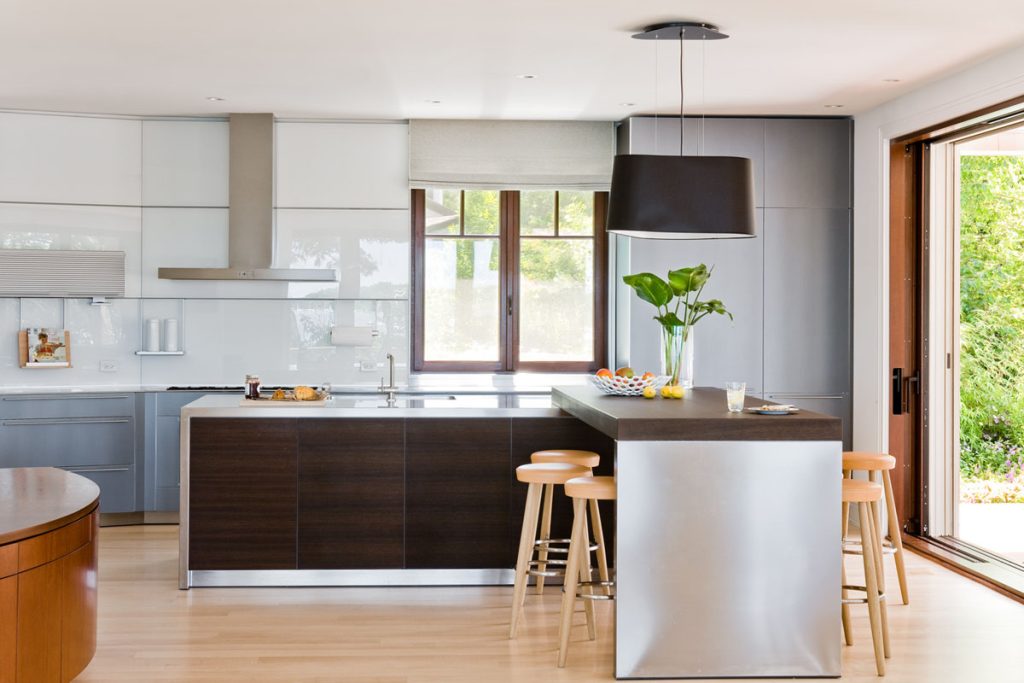 Cape Cod Harbor View House On A Curved Bluff