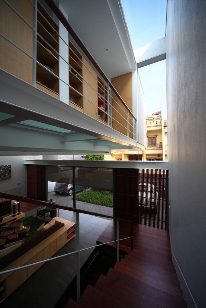 Narrow House Maximizes Space On Three Floors | iDesignArch | Interior ...