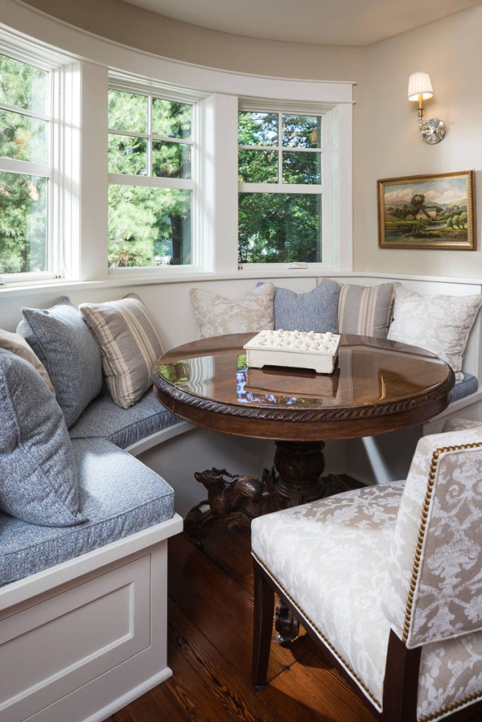 Charming Lakeside Home with Nautical Lighthouse Theme