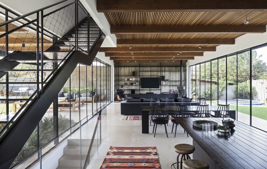 Modern House in Israel with a Dramatic Yet Warm Atmosphere ...