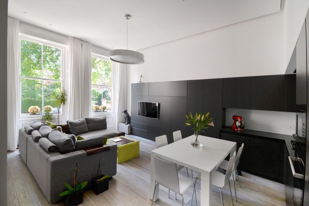 Small Apartment with Innovative Glass Window Between the Kitchen and ...