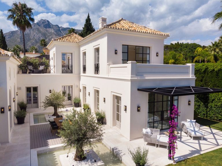 Classic Provençal Style Courtyard Villa in Costa del Sol