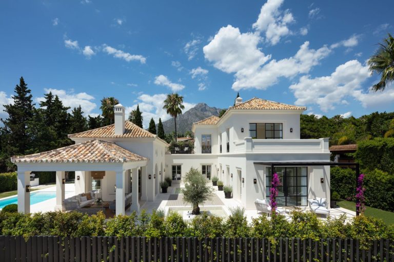 Classic Provençal Style Courtyard Villa in Costa del Sol