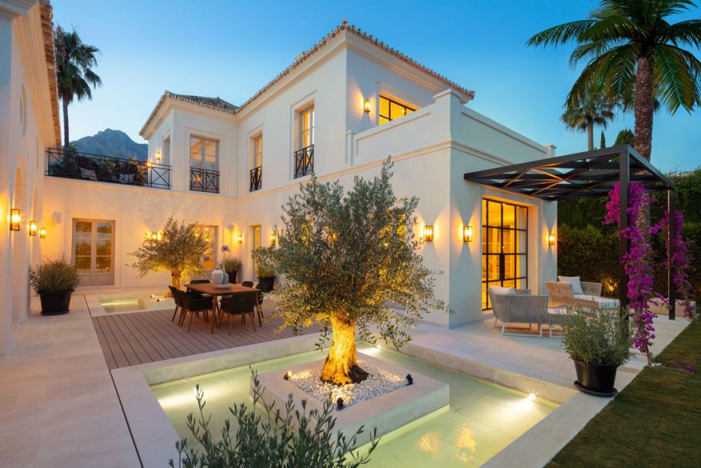 Classic Provençal Style Courtyard Villa in Costa del Sol