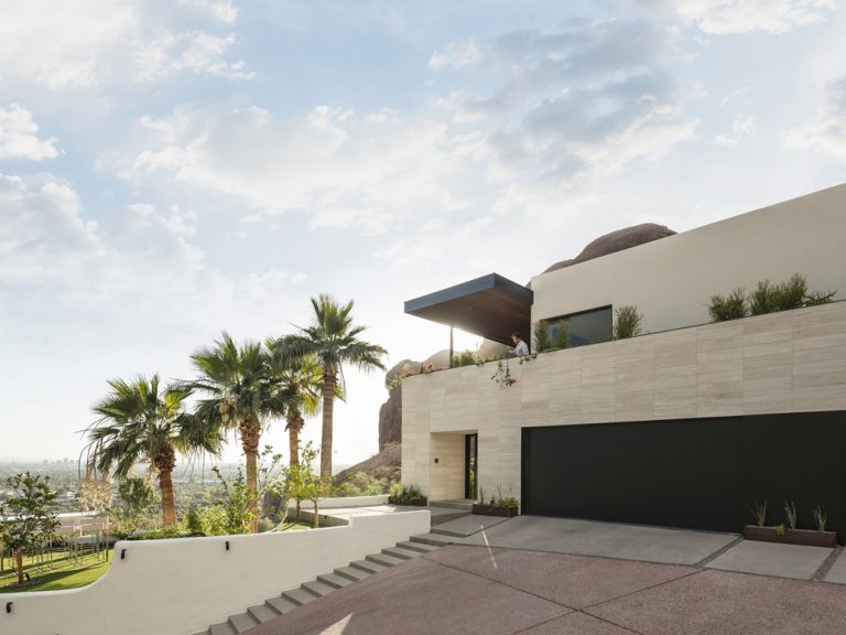 Red Rock Mountainside Home Maximizes Connection to the Natural ...