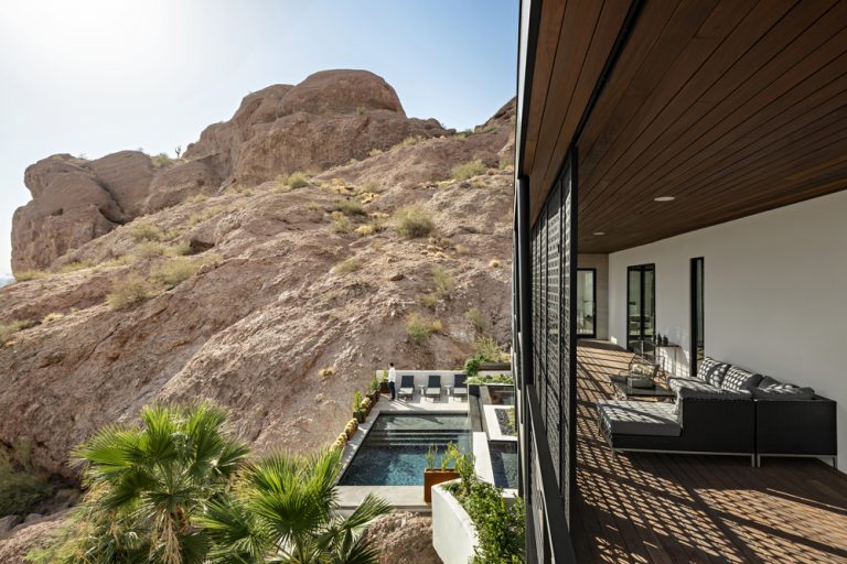 Red Rock Mountainside Home Maximizes Connection to the Natural ...