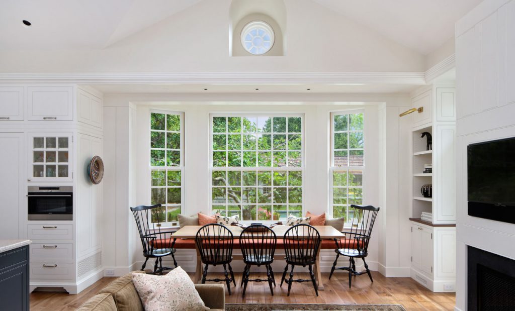 Crown Moulding Dominates This Updated Neoclassical American Federal ...
