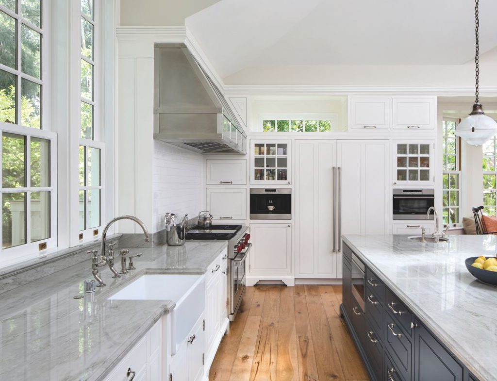 Crown Moulding Dominates This Updated Neoclassical American Federal ...