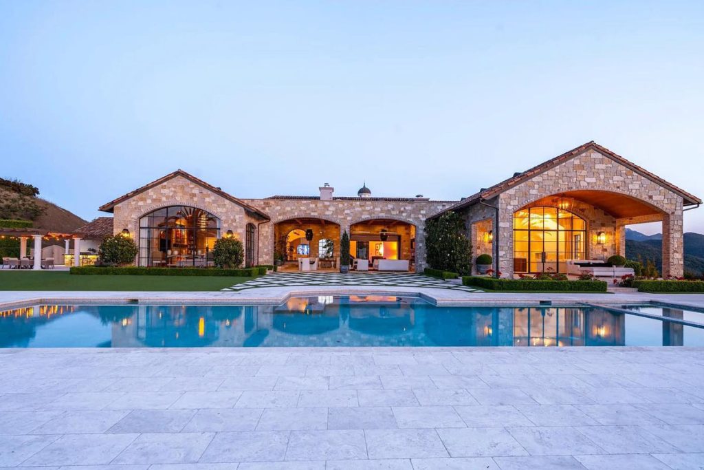 Timeless Rustic Napa-Style Farmhouse Estate in Hidden Valley