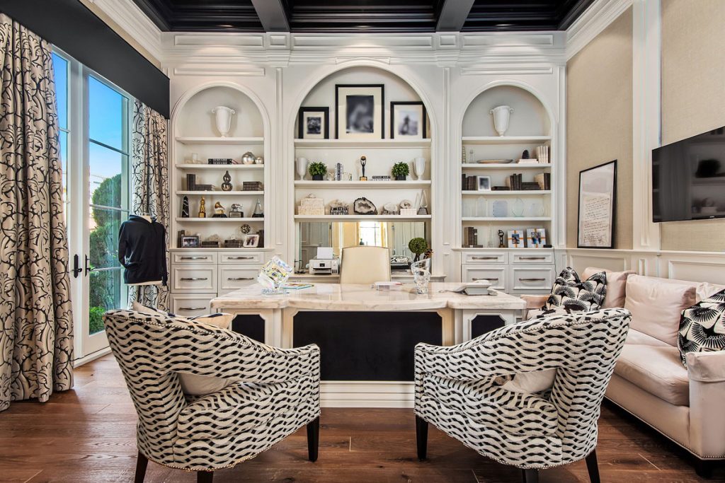 Timeless Rustic Napa-Style Farmhouse Estate in Hidden Valley