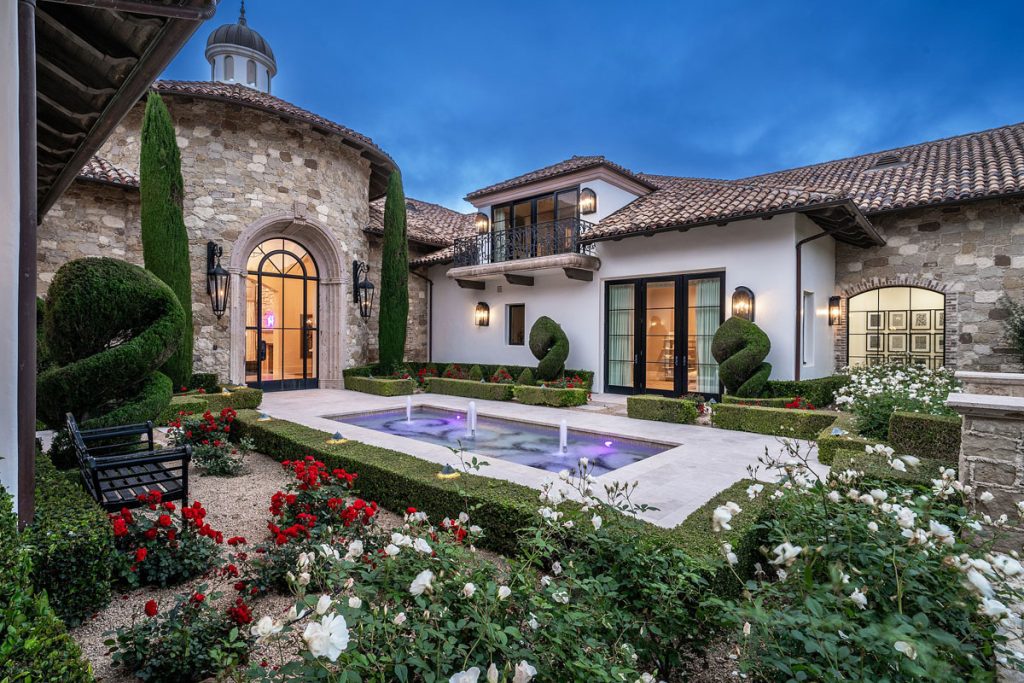 Timeless Rustic Napa-Style Farmhouse Estate in Hidden Valley