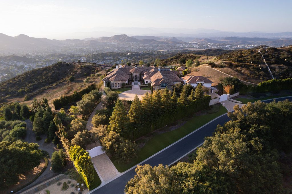 Timeless Rustic Napa-Style Farmhouse Estate in Hidden Valley