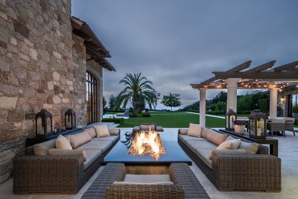 Timeless Rustic Napa-Style Farmhouse Estate in Hidden Valley