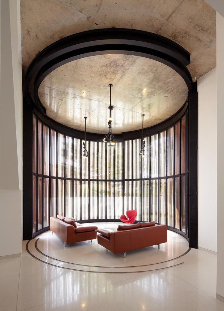 Flexible Revolving Doors Transform Room From Indoor To Outdoor Space