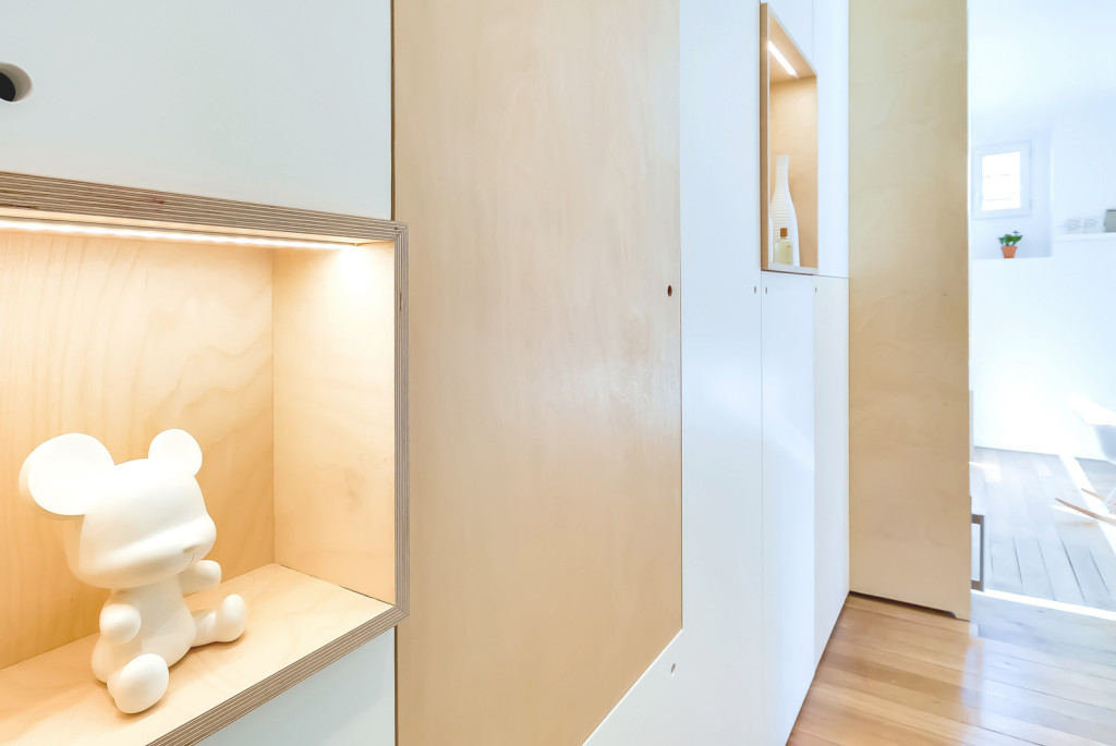 323 Square Foot Parisian Studio Apartment With Practical Layout ...