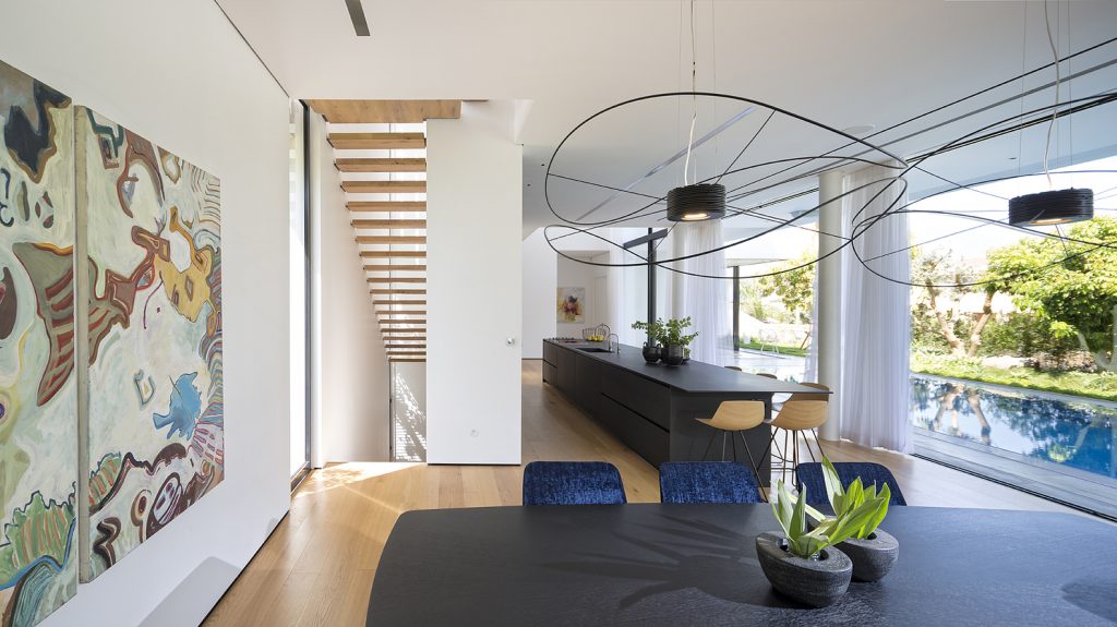 Modern Family Home In Israel Seamlessly Connects With The Outdoors ...