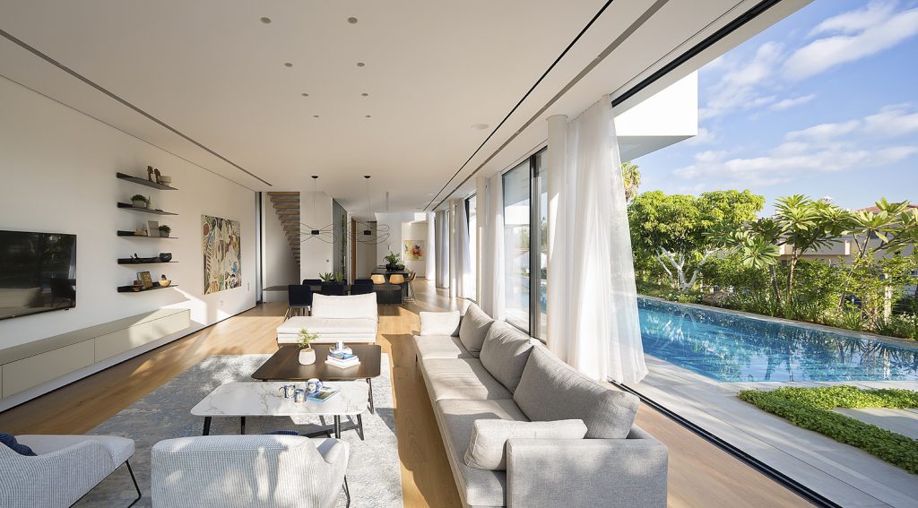 Modern Family Home In Israel Seamlessly Connects With The Outdoors ...