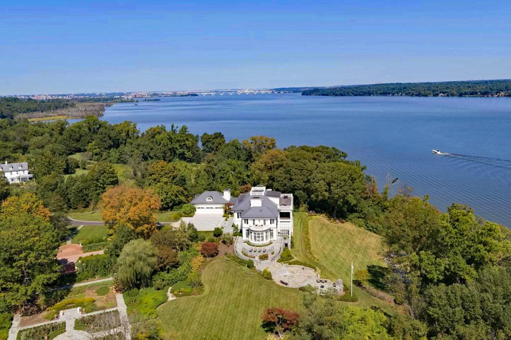 Stately American Federal Style Mansion on the Potomac River