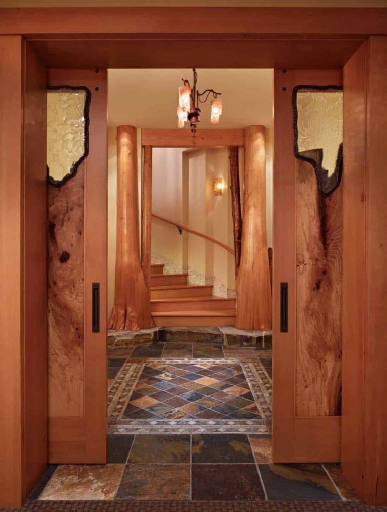 Secluded Rustic Stone and Log Home in the Alpine Forest