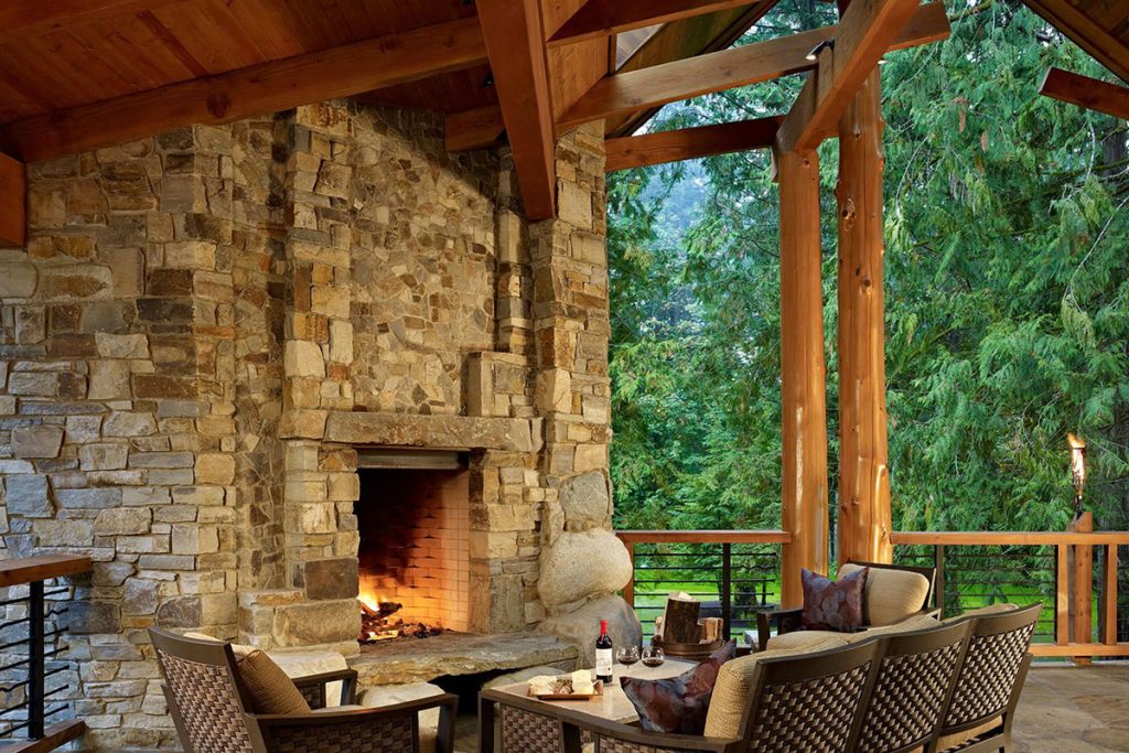 Secluded Rustic Stone and Log Home in the Alpine Forest